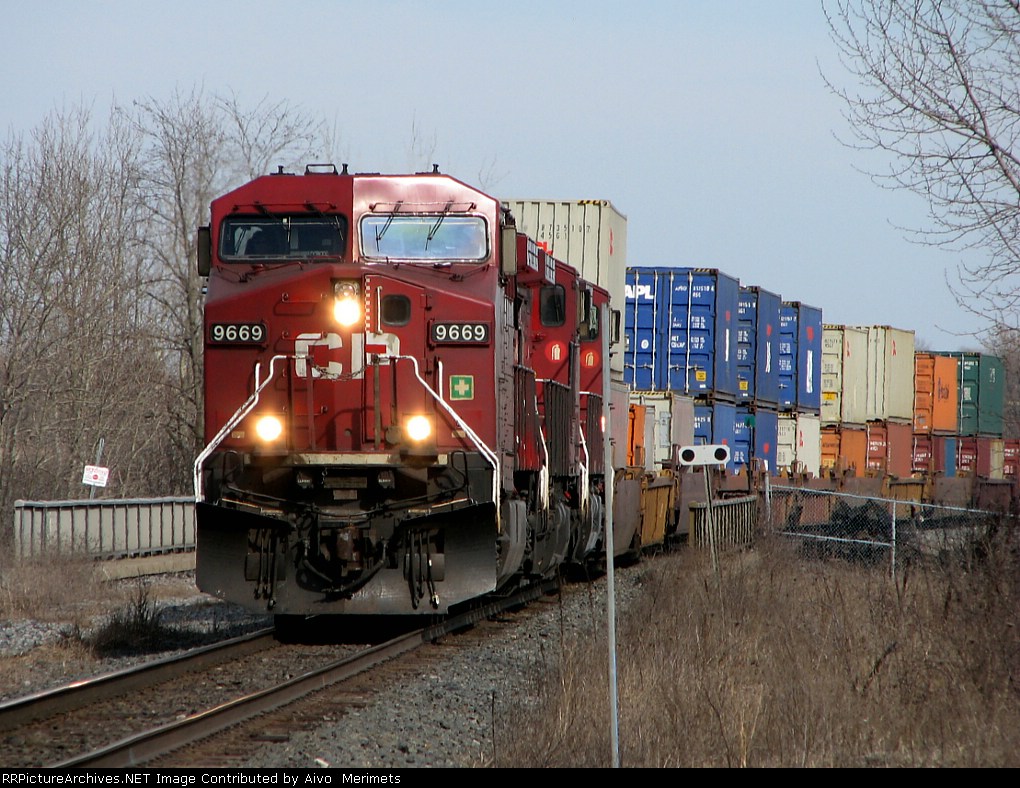CP 9669 at Cobourg